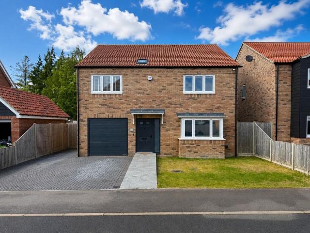 4 bedroom detached house to rent