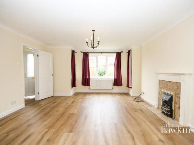 4 bedroom detached house to rent