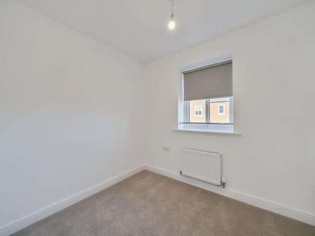 4 bedroom detached house to rent