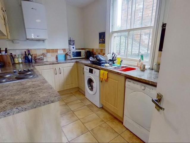 4 bedroom detached house to rent