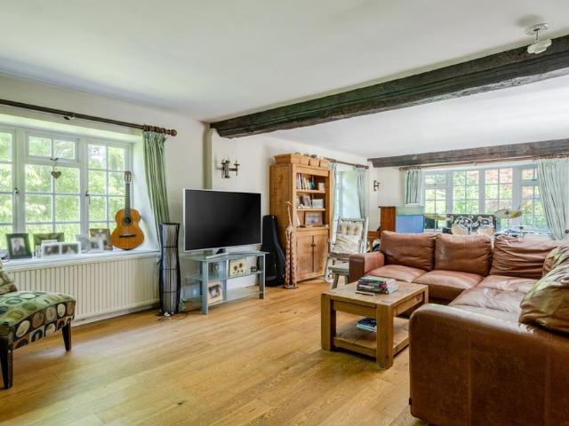 4 bedroom detached house to rent