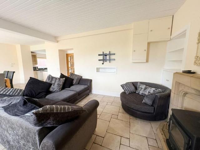4 bedroom detached house to rent