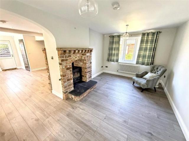 4 bedroom detached house to rent
