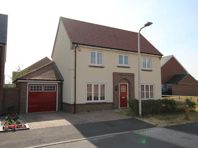 4 bedroom detached house to rent