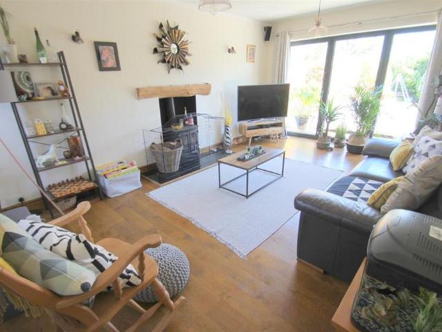 4 bedroom detached house to rent