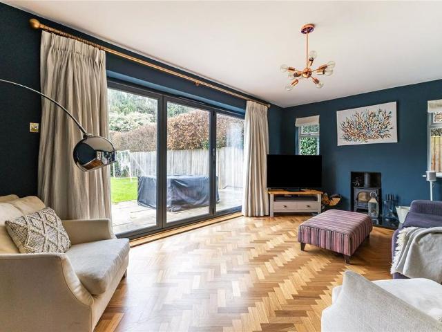 4 bedroom detached house to rent