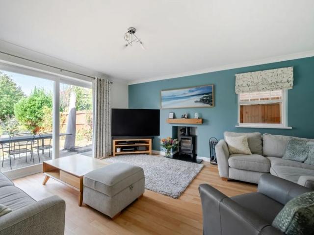4 bedroom detached house to rent