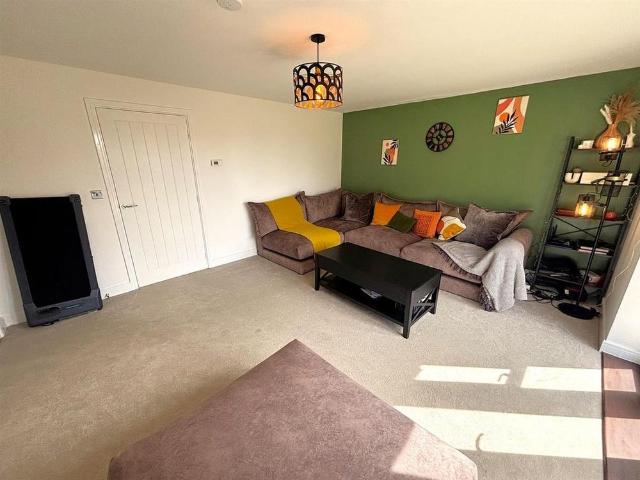 4 bedroom detached house to rent