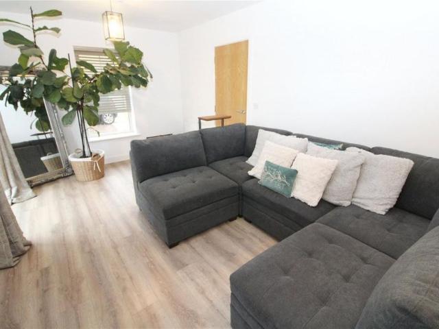 4 bedroom detached house to rent