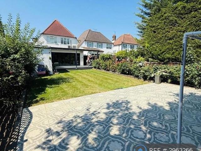 4 bedroom detached house to rent