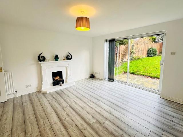 4 bedroom detached house to rent