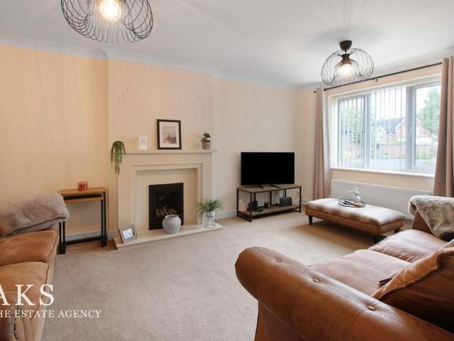 4 bedroom detached house to rent