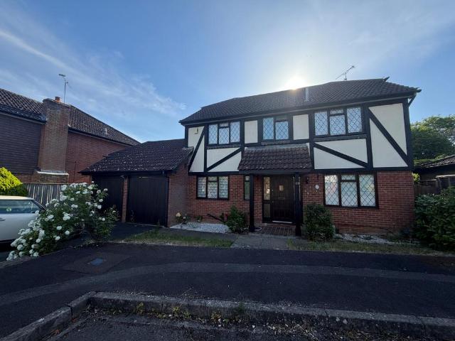 4 bedroom detached house to rent