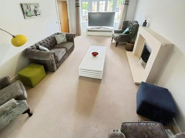 4 bedroom detached house to rent