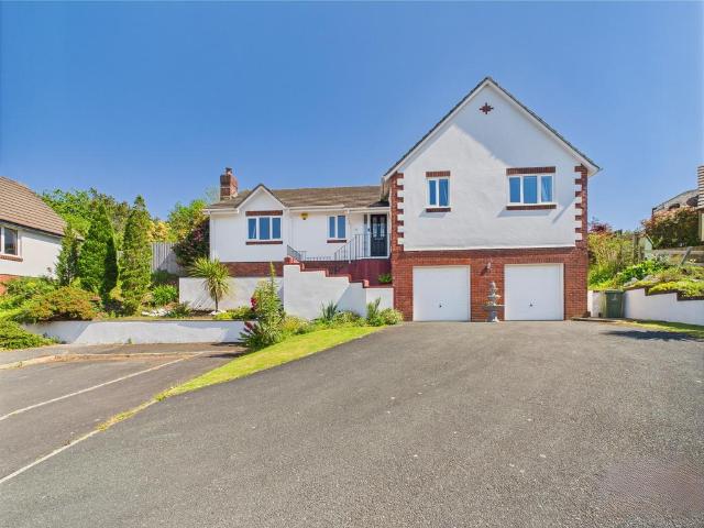 4 bedroom detached house to rent