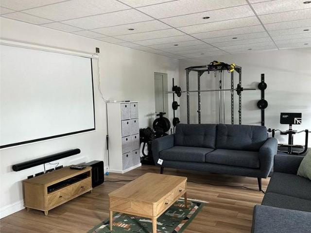 4 bedroom detached house to rent
