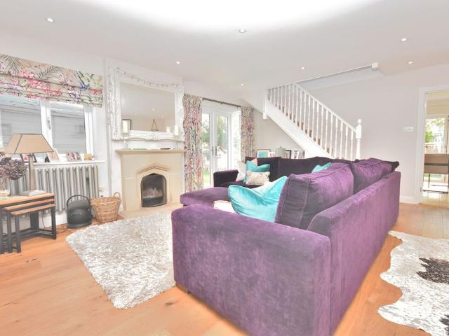 4 Bedroom Detached House To Rent