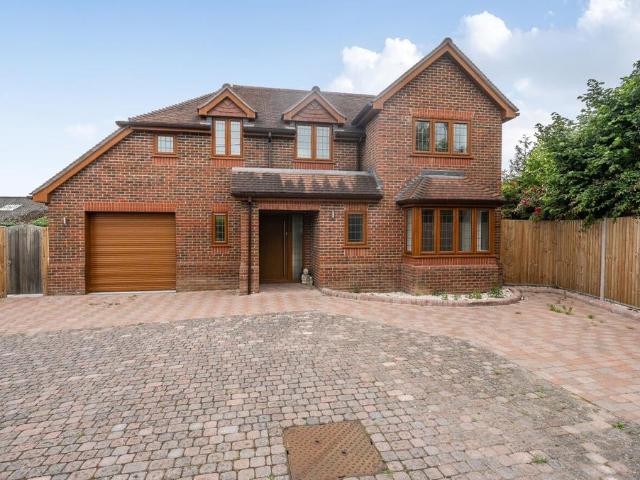 4 bedroom detached house to rent
