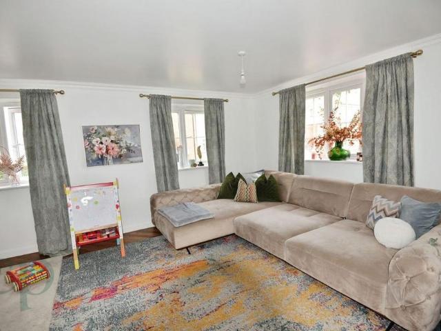 4 bedroom detached house to rent