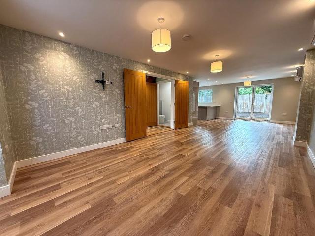 4 bedroom detached house to rent