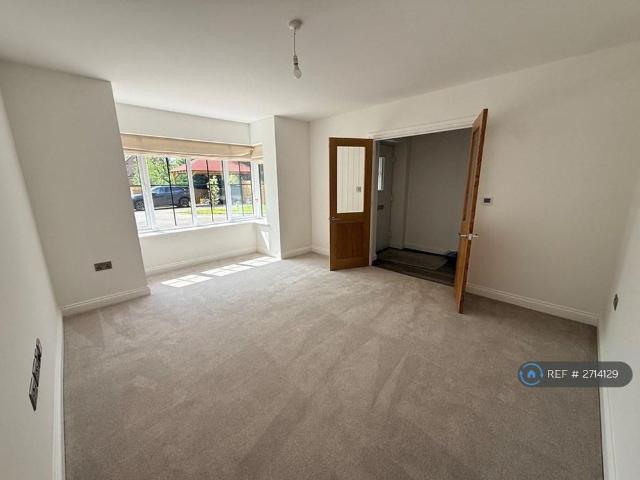 4 bedroom detached house to rent