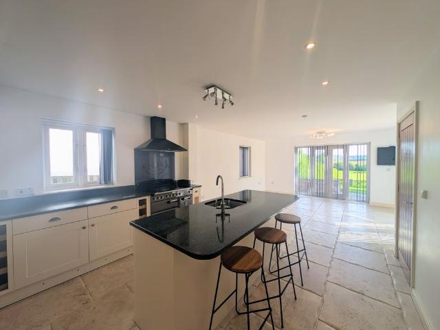 4 bedroom detached house to rent