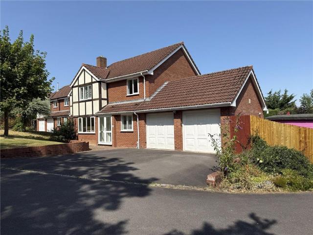4 bedroom detached house to rent