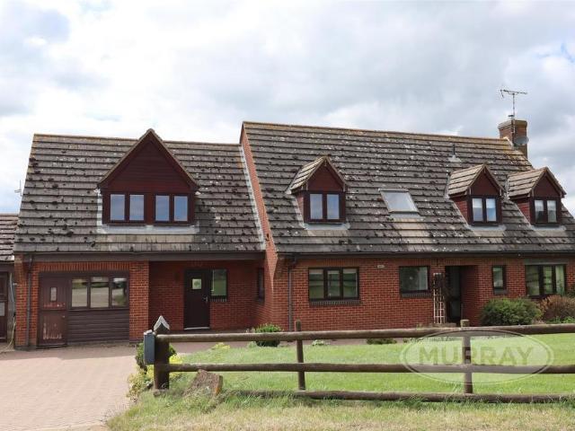 4 bedroom detached house to rent