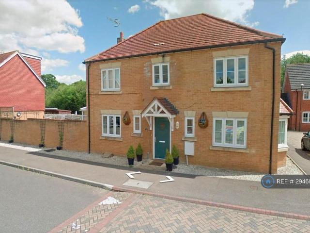 4 bedroom detached house to rent