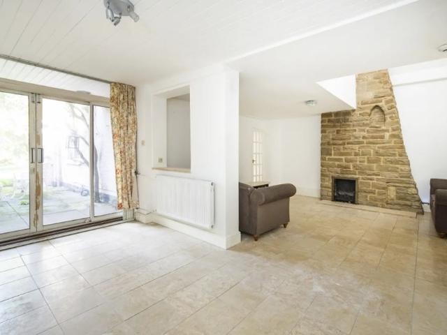 4 bedroom detached house to rent