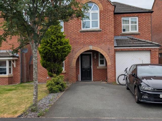 4 bedroom detached house to rent