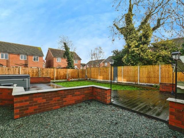 4 bedroom detached house to rent