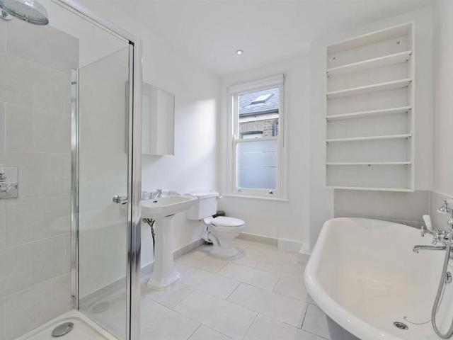 4 bedroom detached house to rent