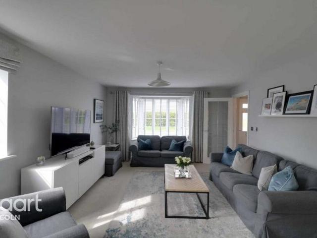 4 bedroom detached house to rent
