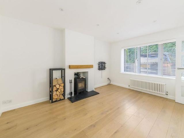 4 bedroom detached house to rent