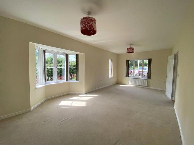 4 bedroom detached house to rent