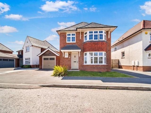 4 bedroom detached house to rent