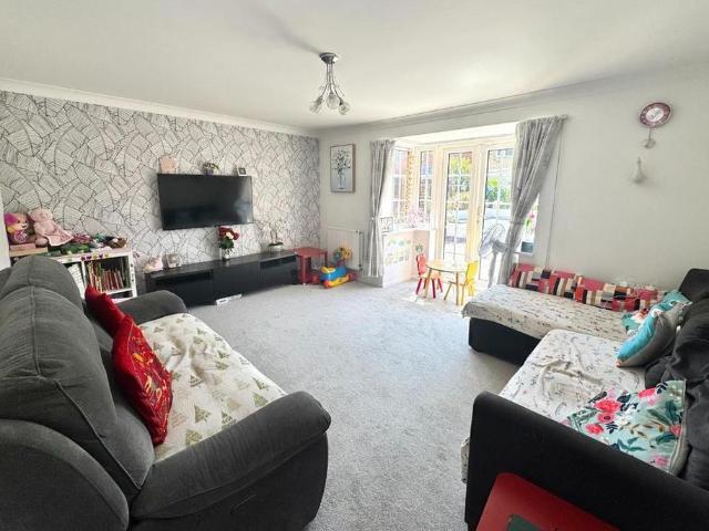 4 bedroom detached house to rent