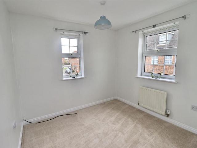 4 bedroom detached house to rent