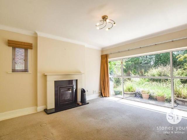 4 bedroom detached house to rent