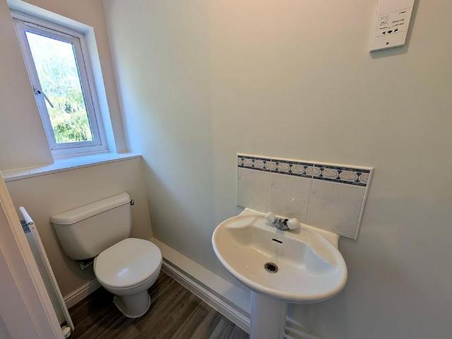 4 bedroom detached house to rent