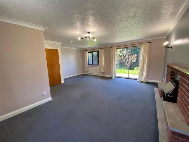 4 bedroom detached house to rent