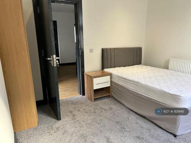 4 bedroom detached house to rent