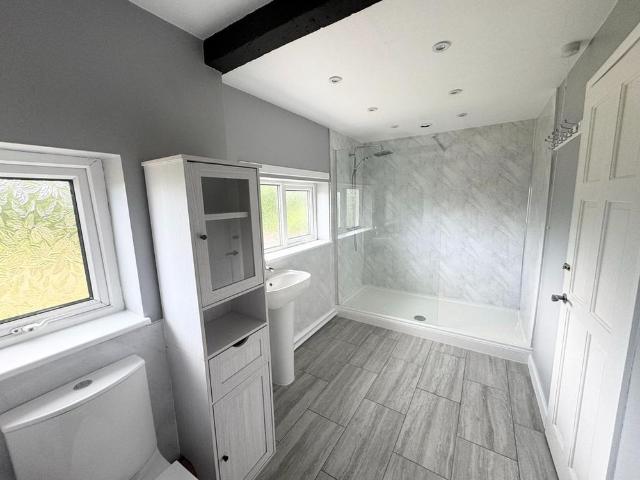 4 bedroom detached house to rent