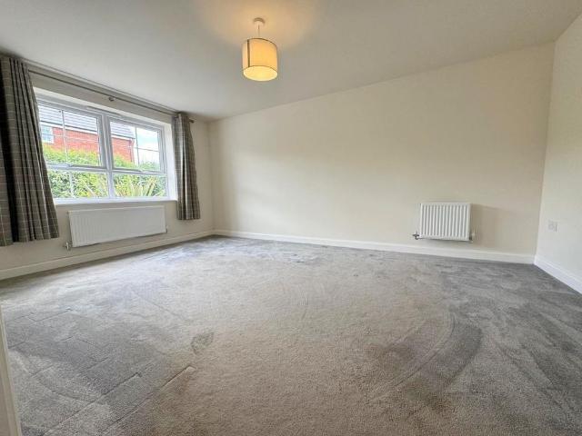 4 bedroom detached house to rent