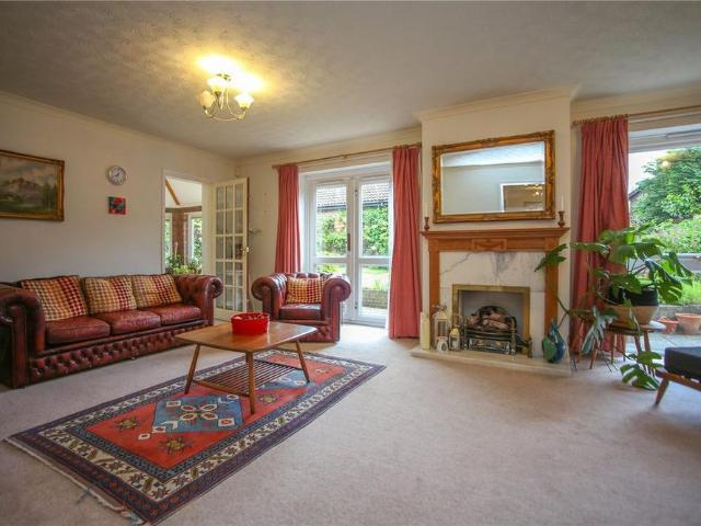4 bedroom detached house to rent