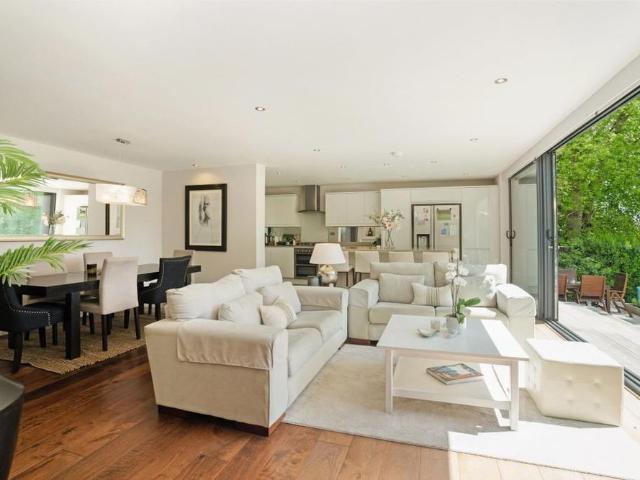 4 bedroom detached house to rent