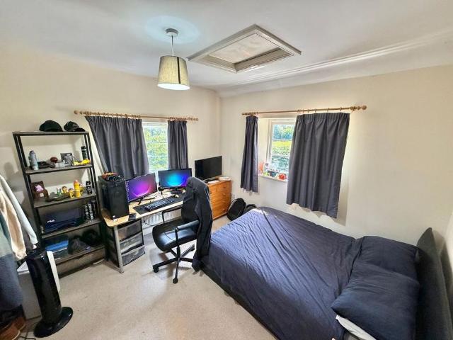 4 bedroom detached house to rent