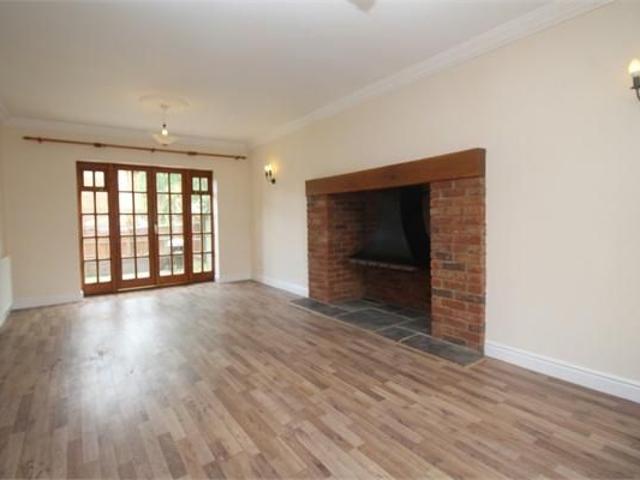 4 bedroom detached house to rent