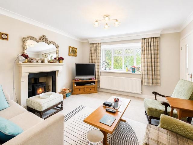 4 bedroom detached house to rent